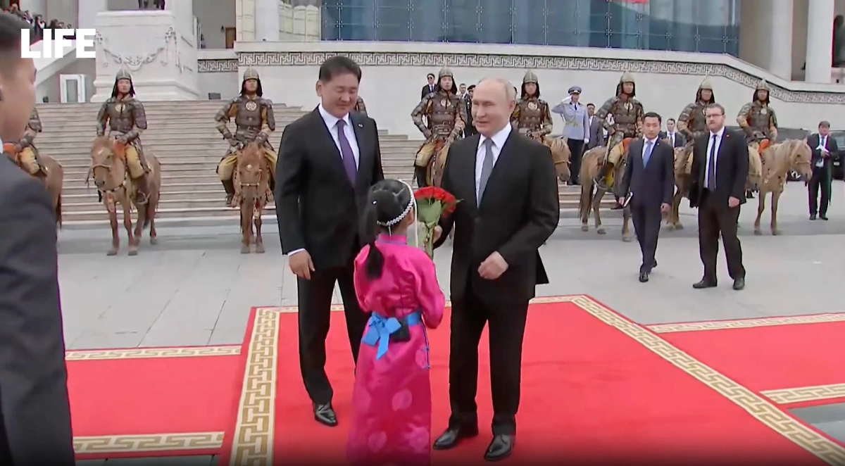 Путин прибыл на церемонию в Улан Баторе для встречи с президентом Монголии