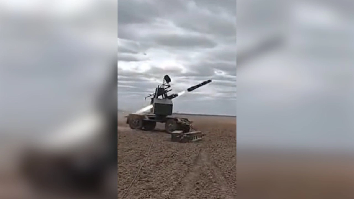 На Украине впервые заметили неизвестный ранее ЗРК STASH на буксируемом ...