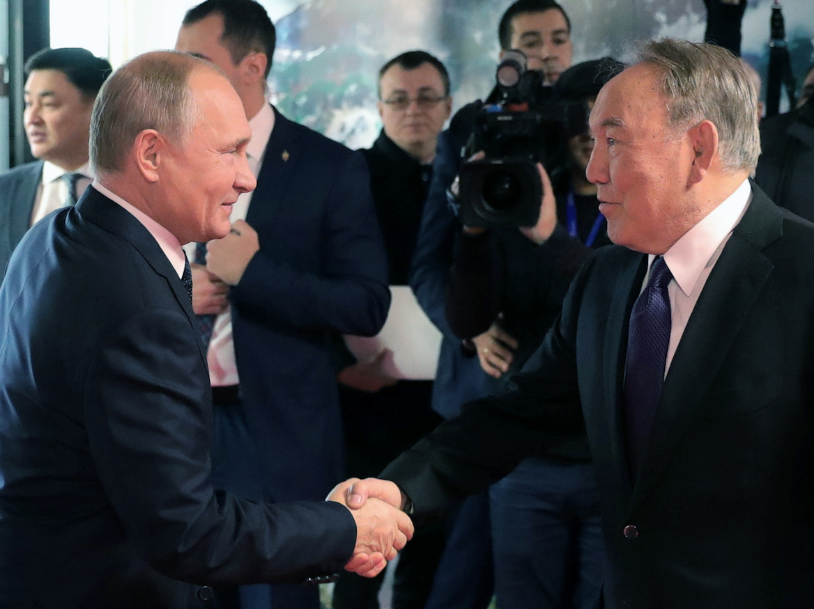 Школьники из Казахстана показали Путину и Назарбаеву свои разработки