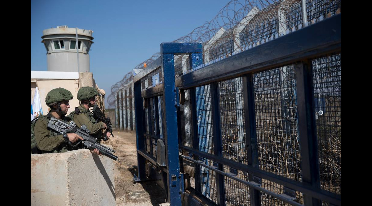 На границе Израиля застрелили четырёх палестинцев при попытке взорвать стену