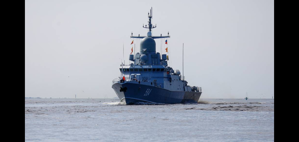 Адмирал США Ставридис предложил открывать огонь по кораблям ВМФ РФ в